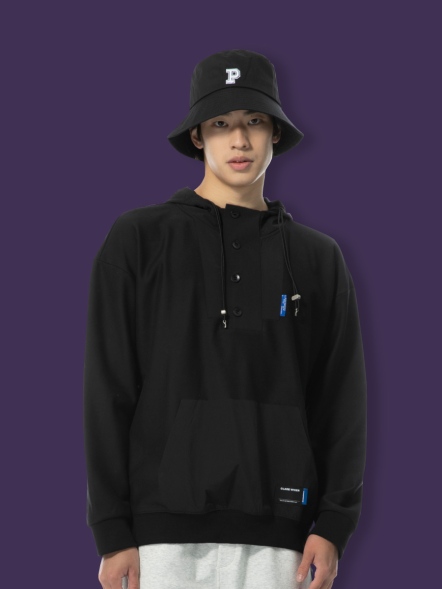 LAKING-異材質拼接加絨背圖長袖帽T