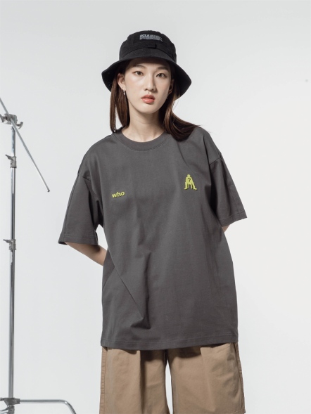 LAKING_發泡多人背圖短T